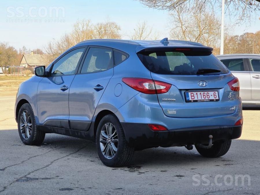 Blue Hyundai ix35 2015 in Liepaja, with an engine capacity of 2.00 L and mileage of 306 thousand km for 7450 €, photo 8 on AUTOMOTO.COM.LV