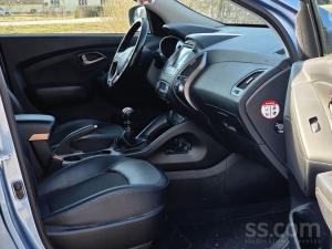Blue Hyundai ix35 2015 in Liepaja, with an engine capacity of 2.00 L and mileage of 306 thousand km for 7450 €, photo 10 on AUTOMOTO.COM.LV