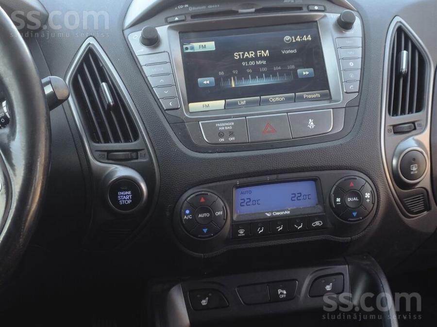 Blue Hyundai ix35 2015 in Liepaja, with an engine capacity of 2.00 L and mileage of 306 thousand km for 7450 €, photo 12 on AUTOMOTO.COM.LV