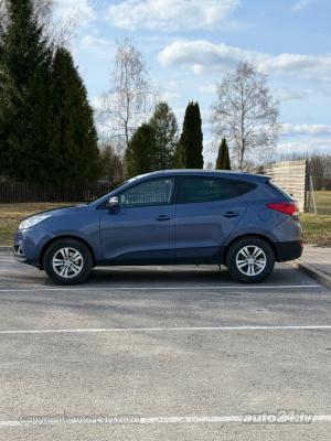 Blue Hyundai ix35 2013 in Tallinn, with an engine capacity of 1.70 L and mileage of 340 thousand km for 5999 €, photo 4 on AUTOMOTO.COM.LV