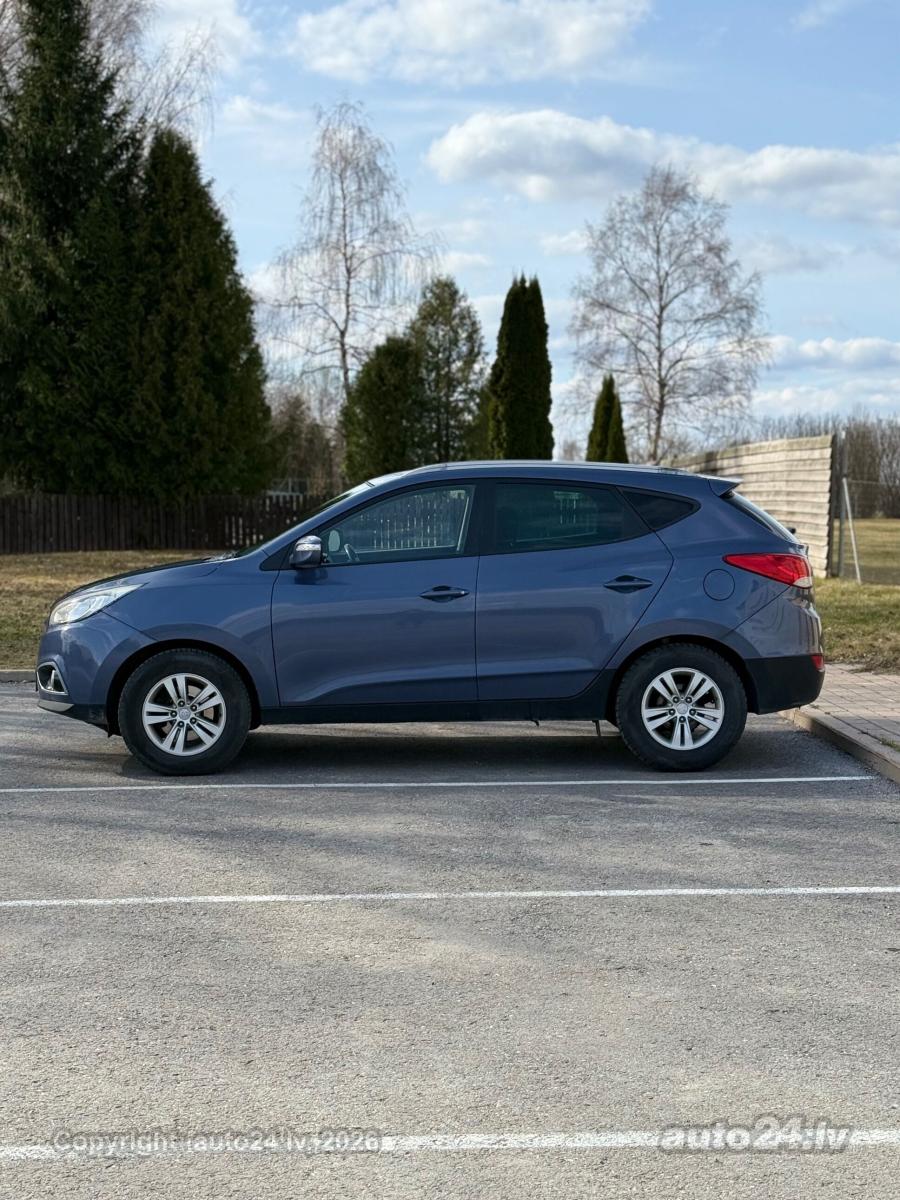 Blue Hyundai ix35 2013 in Tallinn, with an engine capacity of 1.70 L and mileage of 340 thousand km for 5999 €, photo 4 on AUTOMOTO.COM.LV