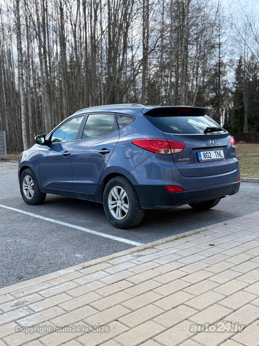 Blue Hyundai ix35 2013 in Tallinn, with an engine capacity of 1.70 L and mileage of 340 thousand km for 5999 €, photo 5 on AUTOMOTO.COM.LV