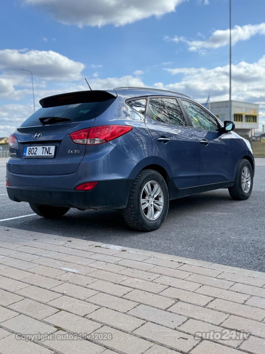 Blue Hyundai ix35 2013 in Tallinn, with an engine capacity of 1.70 L and mileage of 340 thousand km for 5999 €, photo 7 on AUTOMOTO.COM.LV