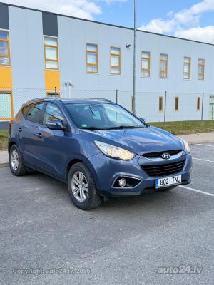 Blue Hyundai ix35 2013 in Tallinn, with an engine capacity of 1.70 L and mileage of 340 thousand km for 5999 €, photo 9 on AUTOMOTO.COM.LV