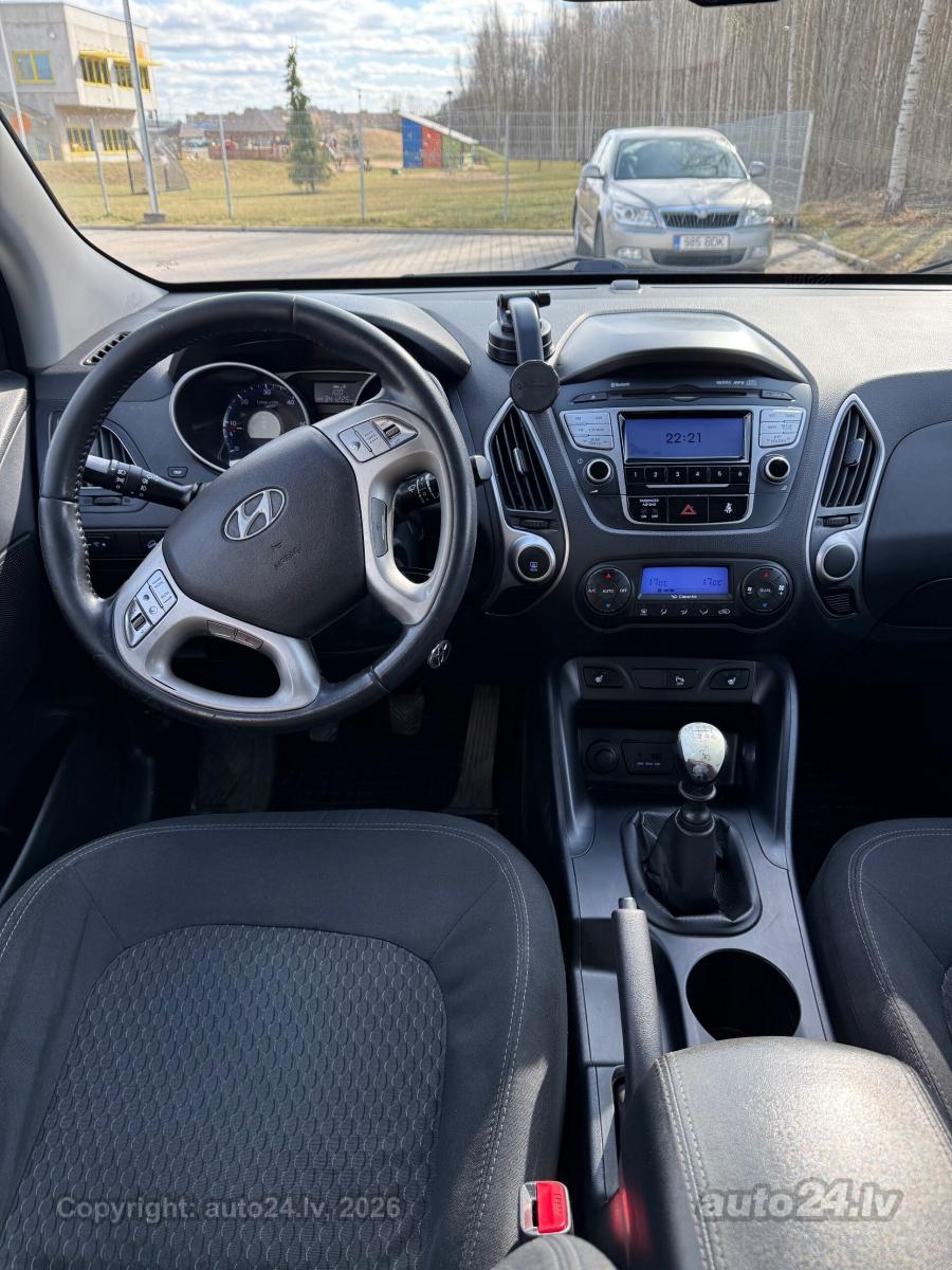 Blue Hyundai ix35 2013 in Tallinn, with an engine capacity of 1.70 L and mileage of 340 thousand km for 5999 €, photo 10 on AUTOMOTO.COM.LV