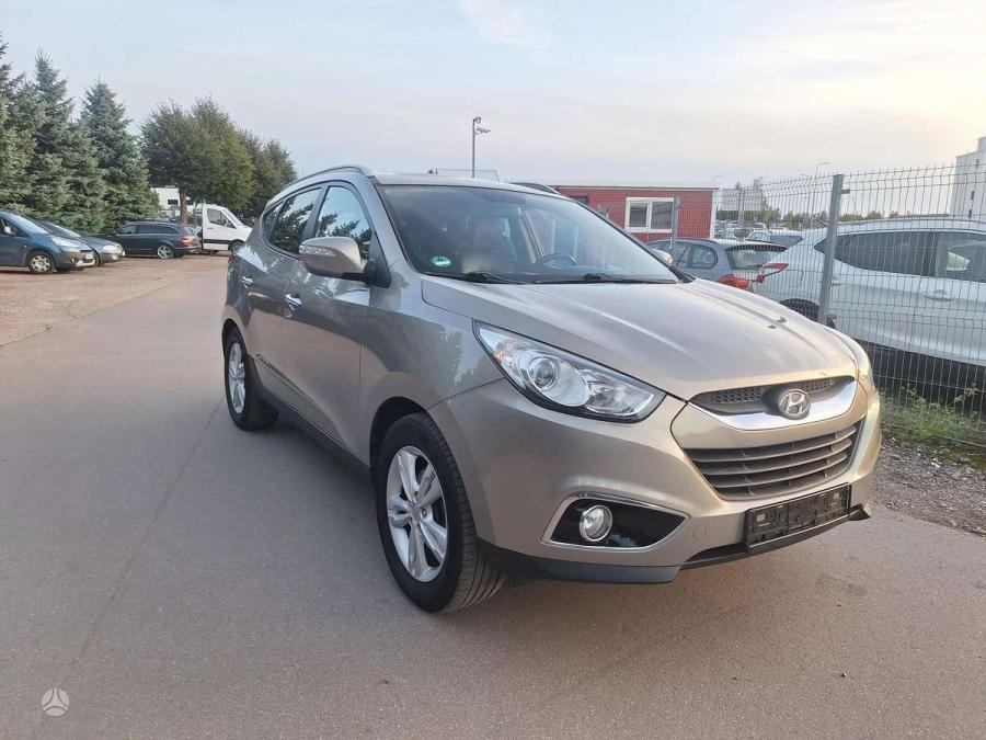 Brūns Hyundai ix35 2010 Utena, ar dzinēja tilpumu 2.00 L un nobraukumu 310 tūkst. km par 5200 €, foto 3 vietnē AUTOMOTO.COM.LV
