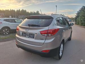 Brūns Hyundai ix35 2010 Utena, ar dzinēja tilpumu 2.00 L un nobraukumu 310 tūkst. km par 5200 €, foto 5 vietnē AUTOMOTO.COM.LV