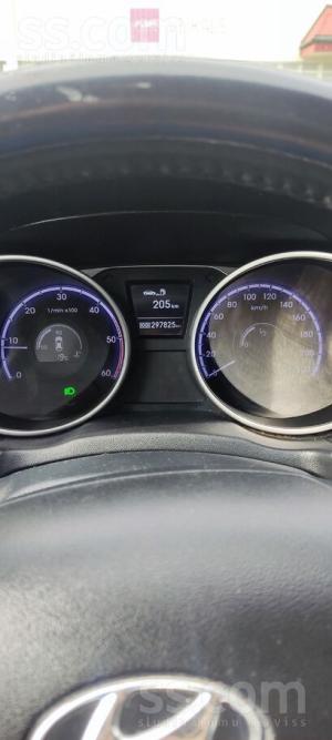 Brown Hyundai ix35 2011 in Liepaja, with an engine capacity of 2.00 L and mileage of 298 thousand km for 4500 €, photo 4 on AUTOMOTO.COM.LV