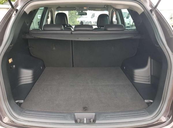 Brown Hyundai ix35 2011 in Siauliai, with an engine capacity of 1.69 L and mileage of 300 thousand km for 4700 €, photo 8 on AUTOMOTO.COM.LV