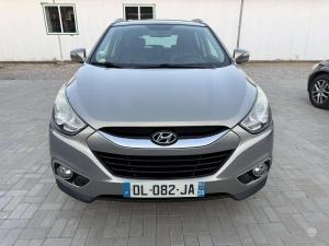 Brown Hyundai ix35 2011 in Taurage, with an engine capacity of 2.00 L and mileage of 248 thousand km for 5200 €, photo 3 on AUTOMOTO.COM.LV