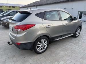 Brown Hyundai ix35 2011 in Taurage, with an engine capacity of 2.00 L and mileage of 248 thousand km for 5200 €, photo 6 on AUTOMOTO.COM.LV