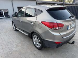 Brown Hyundai ix35 2011 in Taurage, with an engine capacity of 2.00 L and mileage of 248 thousand km for 5200 €, photo 8 on AUTOMOTO.COM.LV