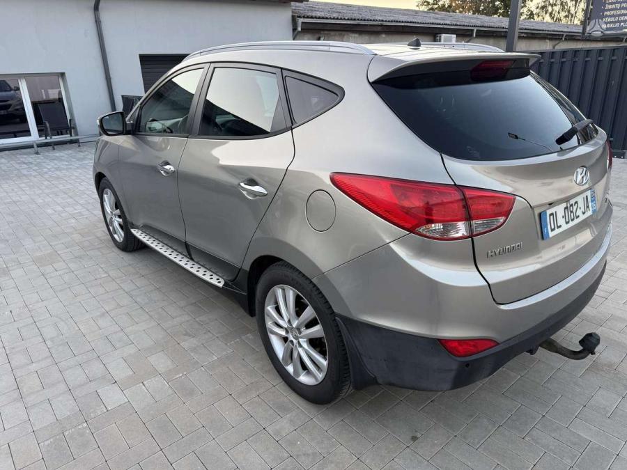 Brown Hyundai ix35 2011 in Taurage, with an engine capacity of 2.00 L and mileage of 248 thousand km for 5200 €, photo 8 on AUTOMOTO.COM.LV
