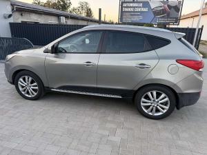 Brown Hyundai ix35 2011 in Taurage, with an engine capacity of 2.00 L and mileage of 248 thousand km for 5200 €, photo 9 on AUTOMOTO.COM.LV