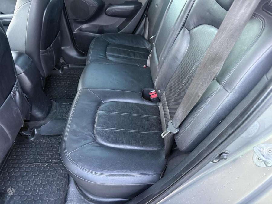 Brown Hyundai ix35 2011 in Taurage, with an engine capacity of 2.00 L and mileage of 248 thousand km for 5200 €, photo 20 on AUTOMOTO.COM.LV