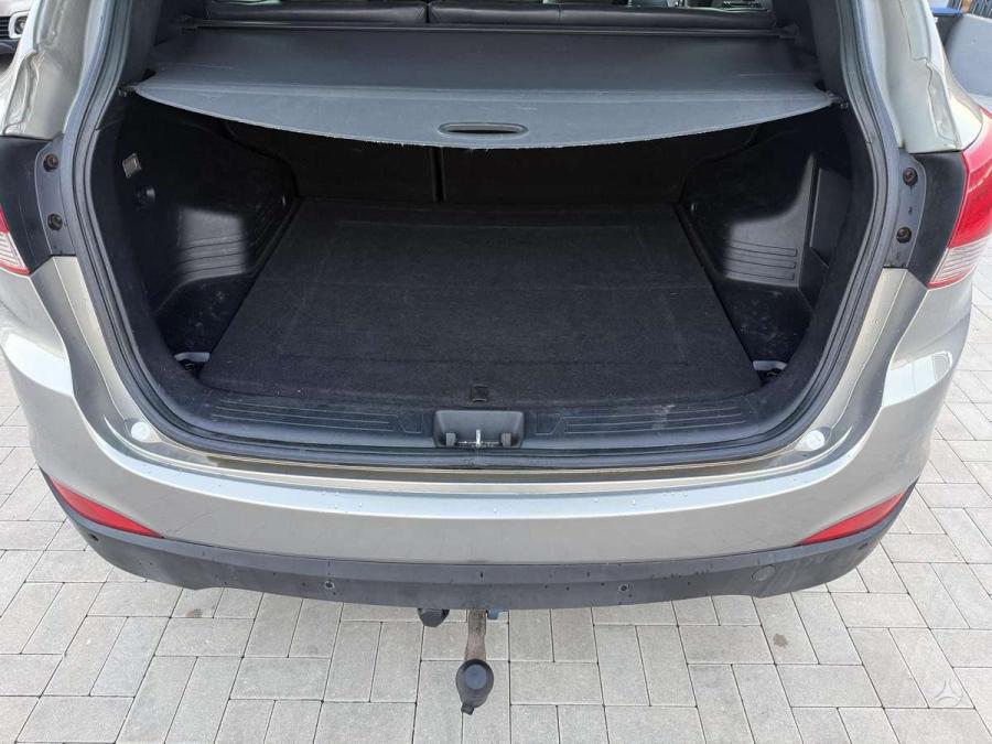 Brown Hyundai ix35 2011 in Taurage, with an engine capacity of 2.00 L and mileage of 248 thousand km for 5200 €, photo 25 on AUTOMOTO.COM.LV