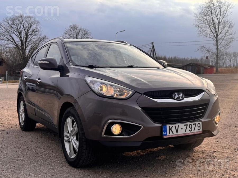Brown Hyundai ix35 2012 in Riga, with an engine capacity of 2.00 L and mileage of 147 thousand km for 7250 €, photo 8 on AUTOMOTO.COM.LV