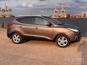 Brown Hyundai ix35 2012 in Riga, with an engine capacity of 2.00 L and mileage of 147 thousand km for 7250 €, photo 9 on AUTOMOTO.COM.LV