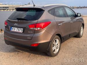 Brown Hyundai ix35 2012 in Riga, with an engine capacity of 2.00 L and mileage of 147 thousand km for 7250 €, photo 12 on AUTOMOTO.COM.LV