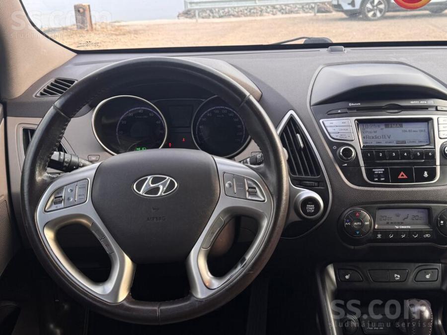 Brown Hyundai ix35 2012 in Riga, with an engine capacity of 2.00 L and mileage of 147 thousand km for 7250 €, photo 15 on AUTOMOTO.COM.LV