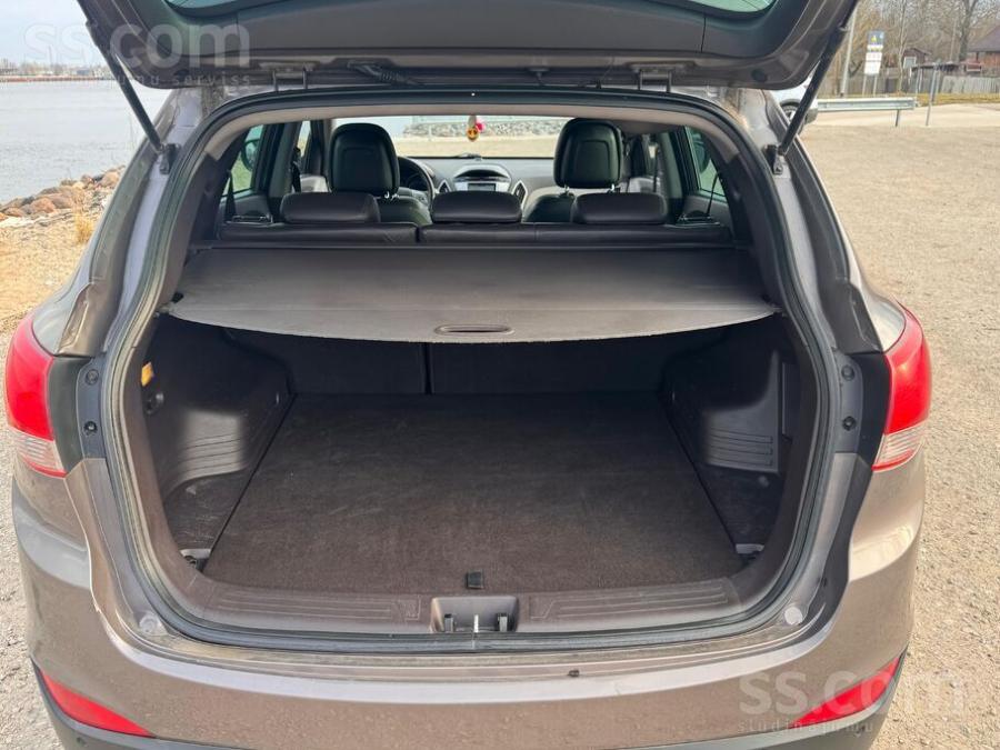 Brown Hyundai ix35 2012 in Riga, with an engine capacity of 2.00 L and mileage of 147 thousand km for 7250 €, photo 16 on AUTOMOTO.COM.LV