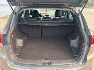 Brown Hyundai ix35 2012 in Riga, with an engine capacity of 2.00 L and mileage of 147 thousand km for 7250 €, photo 17 on AUTOMOTO.COM.LV