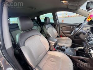 Brown Hyundai ix35 2012 in Riga, with an engine capacity of 2.00 L and mileage of 147 thousand km for 7250 €, photo 18 on AUTOMOTO.COM.LV