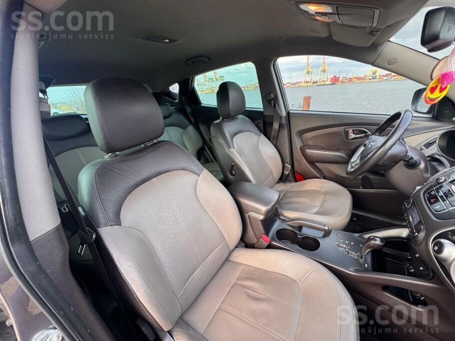 Brown Hyundai ix35 2012 in Riga, with an engine capacity of 2.00 L and mileage of 147 thousand km for 7250 €, photo 18 on AUTOMOTO.COM.LV