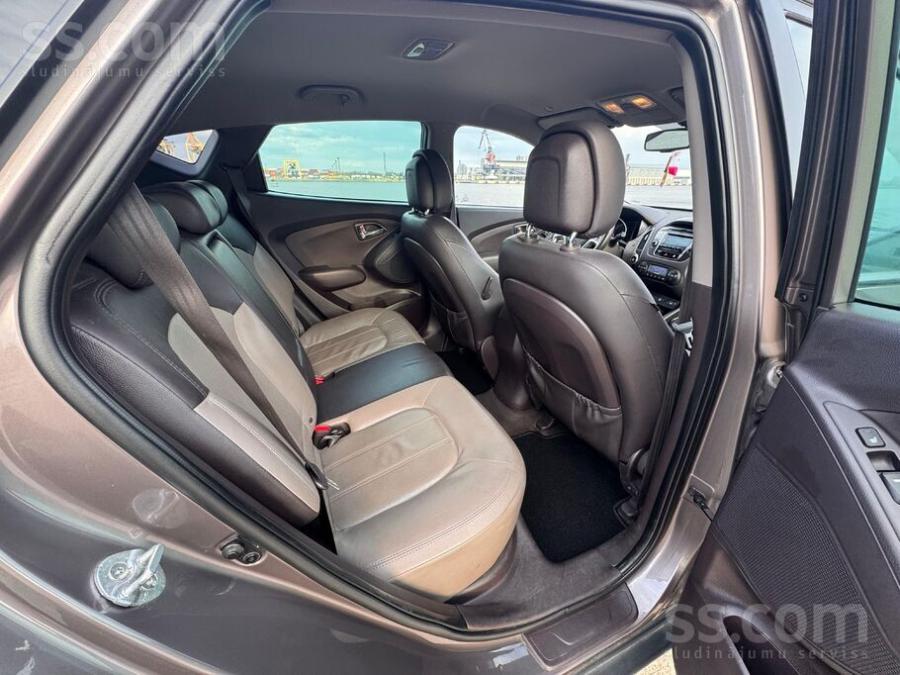 Brown Hyundai ix35 2012 in Riga, with an engine capacity of 2.00 L and mileage of 147 thousand km for 7250 €, photo 19 on AUTOMOTO.COM.LV