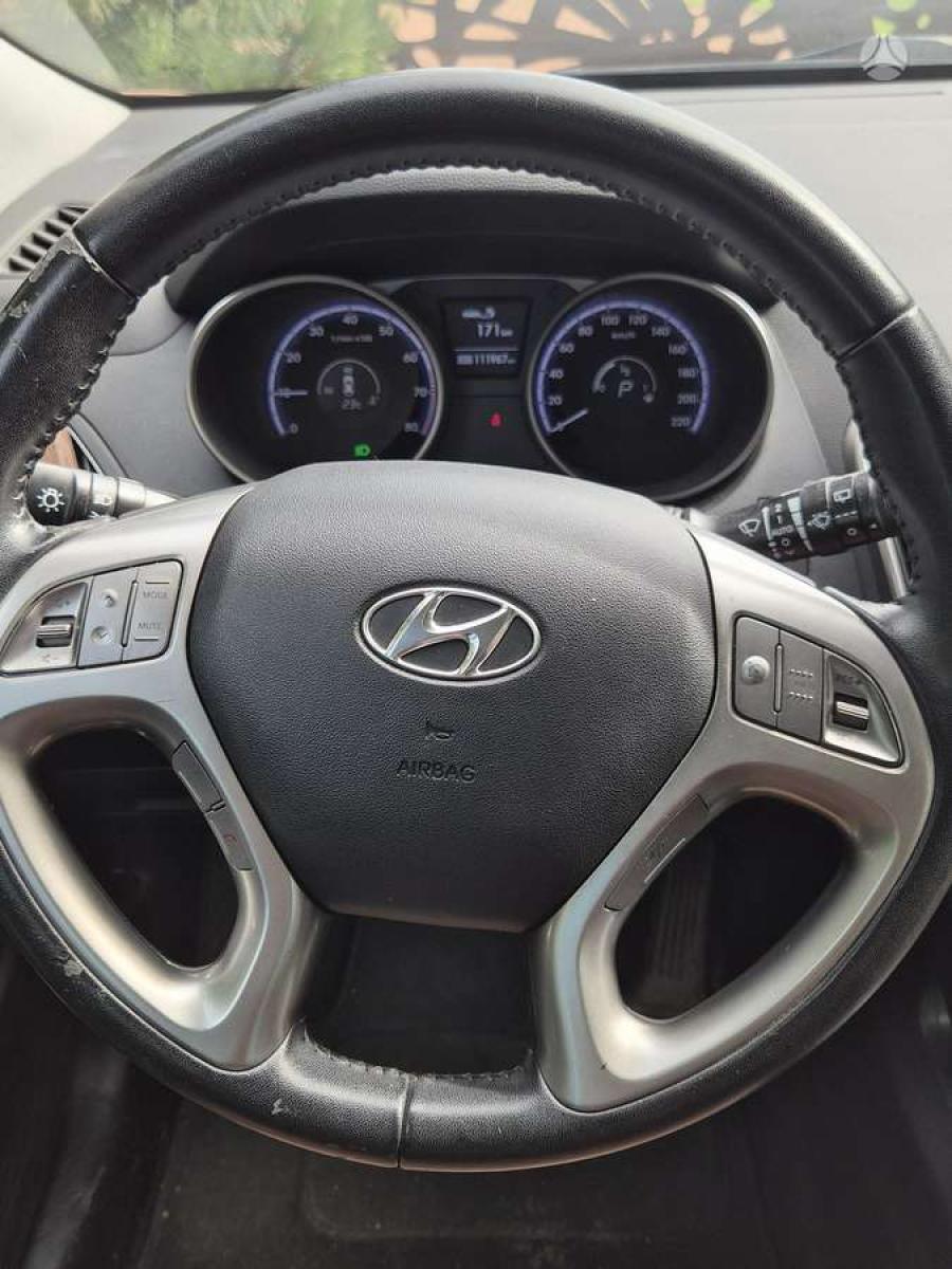 Brūns Hyundai ix35 2012 Marijampole, ar dzinēja tilpumu 2.00 L un nobraukumu 112 tūkst. km par 6200 €, foto 1 vietnē AUTOMOTO.COM.LV