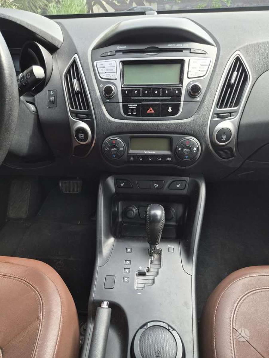 Brūns Hyundai ix35 2012 Marijampole, ar dzinēja tilpumu 2.00 L un nobraukumu 112 tūkst. km par 6200 €, foto 3 vietnē AUTOMOTO.COM.LV