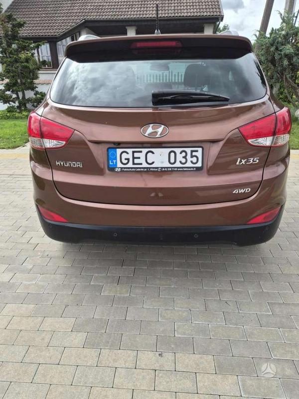 Brown Hyundai ix35 2012 in Marijampole, with an engine capacity of 2.00 L and mileage of 112 thousand km for 6200 €, photo 8 on AUTOMOTO.COM.LV