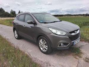 Brown Hyundai ix35 2013 in Siauliai, with an engine capacity of 2.00 L and mileage of 282 thousand km for 5750 €, photo 4 on AUTOMOTO.COM.LV