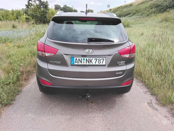 Brown Hyundai ix35 2013 in Siauliai, with an engine capacity of 2.00 L and mileage of 282 thousand km for 5750 €, photo 6 on AUTOMOTO.COM.LV