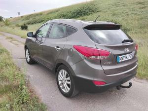 Brown Hyundai ix35 2013 in Siauliai, with an engine capacity of 2.00 L and mileage of 282 thousand km for 5750 €, photo 8 on AUTOMOTO.COM.LV
