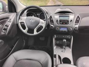 Brown Hyundai ix35 2013 in Siauliai, with an engine capacity of 2.00 L and mileage of 282 thousand km for 5750 €, photo 10 on AUTOMOTO.COM.LV