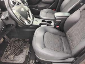 Brown Hyundai ix35 2013 in Siauliai, with an engine capacity of 2.00 L and mileage of 282 thousand km for 5750 €, photo 11 on AUTOMOTO.COM.LV