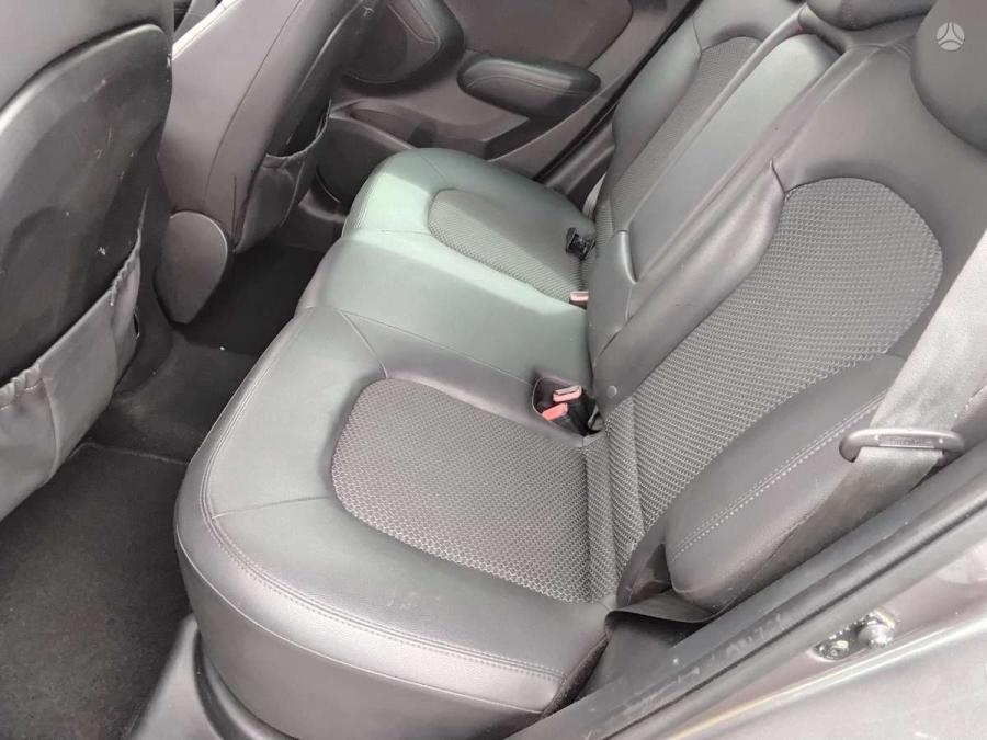 Brown Hyundai ix35 2013 in Siauliai, with an engine capacity of 2.00 L and mileage of 282 thousand km for 5750 €, photo 12 on AUTOMOTO.COM.LV