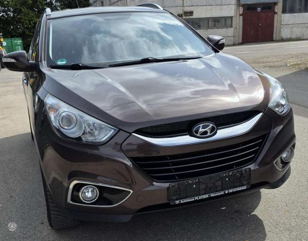 Brown Hyundai ix35 2013 in Rokiskis, with an engine capacity of 2.00 L and mileage of 237 thousand km for 5400 €, photo 2 on AUTOMOTO.COM.LV