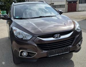 Brown Hyundai ix35 2013 in Rokiskis, with an engine capacity of 2.00 L and mileage of 237 thousand km for 5400 €, photo 3 on AUTOMOTO.COM.LV