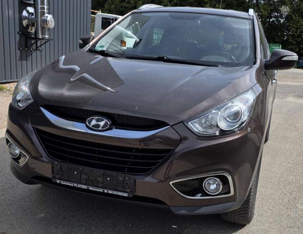 Brown Hyundai ix35 2013 in Rokiskis, with an engine capacity of 2.00 L and mileage of 237 thousand km for 5400 €, photo 3 on AUTOMOTO.COM.LV