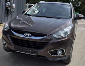 Brown Hyundai ix35 2013 in Rokiskis, with an engine capacity of 2.00 L and mileage of 237 thousand km for 5400 €, photo 4 on AUTOMOTO.COM.LV