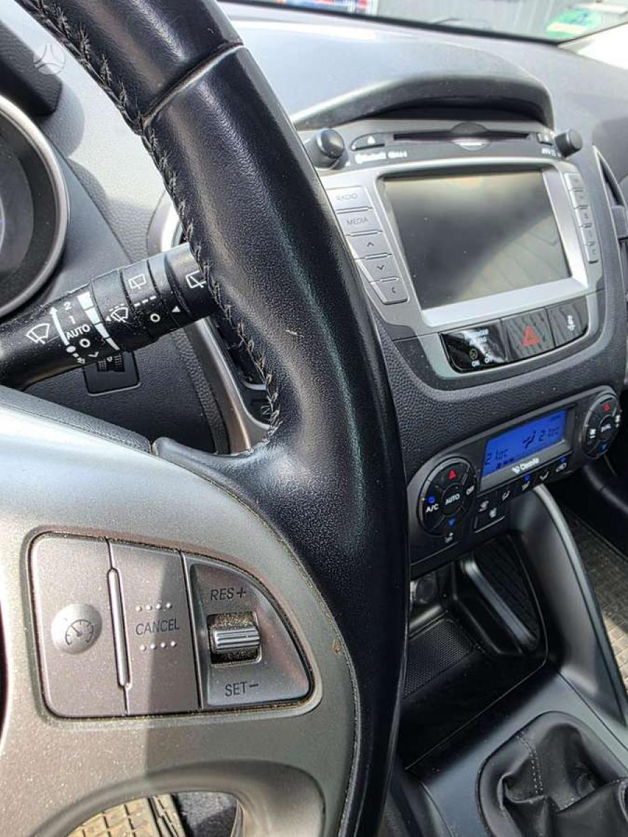 Brown Hyundai ix35 2013 in Rokiskis, with an engine capacity of 2.00 L and mileage of 237 thousand km for 5400 €, photo 19 on AUTOMOTO.COM.LV