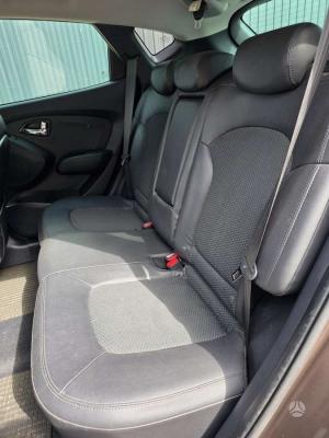 Brown Hyundai ix35 2013 in Rokiskis, with an engine capacity of 2.00 L and mileage of 237 thousand km for 5400 €, photo 24 on AUTOMOTO.COM.LV