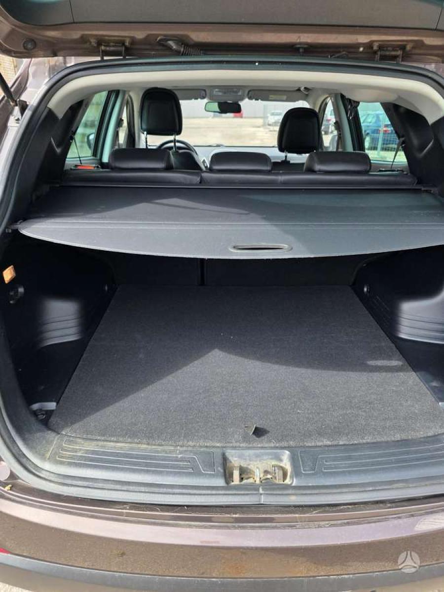 Brown Hyundai ix35 2013 in Rokiskis, with an engine capacity of 2.00 L and mileage of 237 thousand km for 5400 €, photo 25 on AUTOMOTO.COM.LV