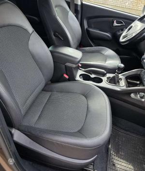 Brown Hyundai ix35 2013 in Rokiskis, with an engine capacity of 2.00 L and mileage of 237 thousand km for 5400 €, photo 26 on AUTOMOTO.COM.LV