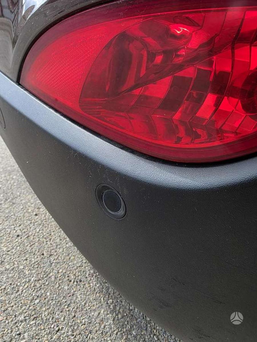Brown Hyundai ix35 2013 in Rokiskis, with an engine capacity of 2.00 L and mileage of 237 thousand km for 5400 €, photo 27 on AUTOMOTO.COM.LV