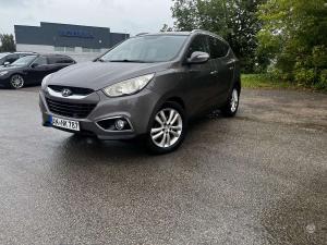 Brown Hyundai ix35 2013 in Siauliai, with an engine capacity of 2.00 L and mileage of 283 thousand km for 5900 €, photo  on AUTOMOTO.COM.LV