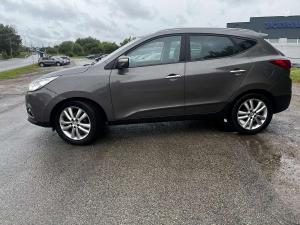 Brown Hyundai ix35 2013 in Siauliai, with an engine capacity of 2.00 L and mileage of 283 thousand km for 5900 €, photo 3 on AUTOMOTO.COM.LV