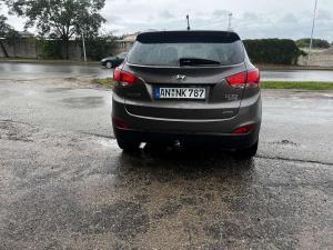 Brown Hyundai ix35 2013 in Siauliai, with an engine capacity of 2.00 L and mileage of 283 thousand km for 5900 €, photo 5 on AUTOMOTO.COM.LV